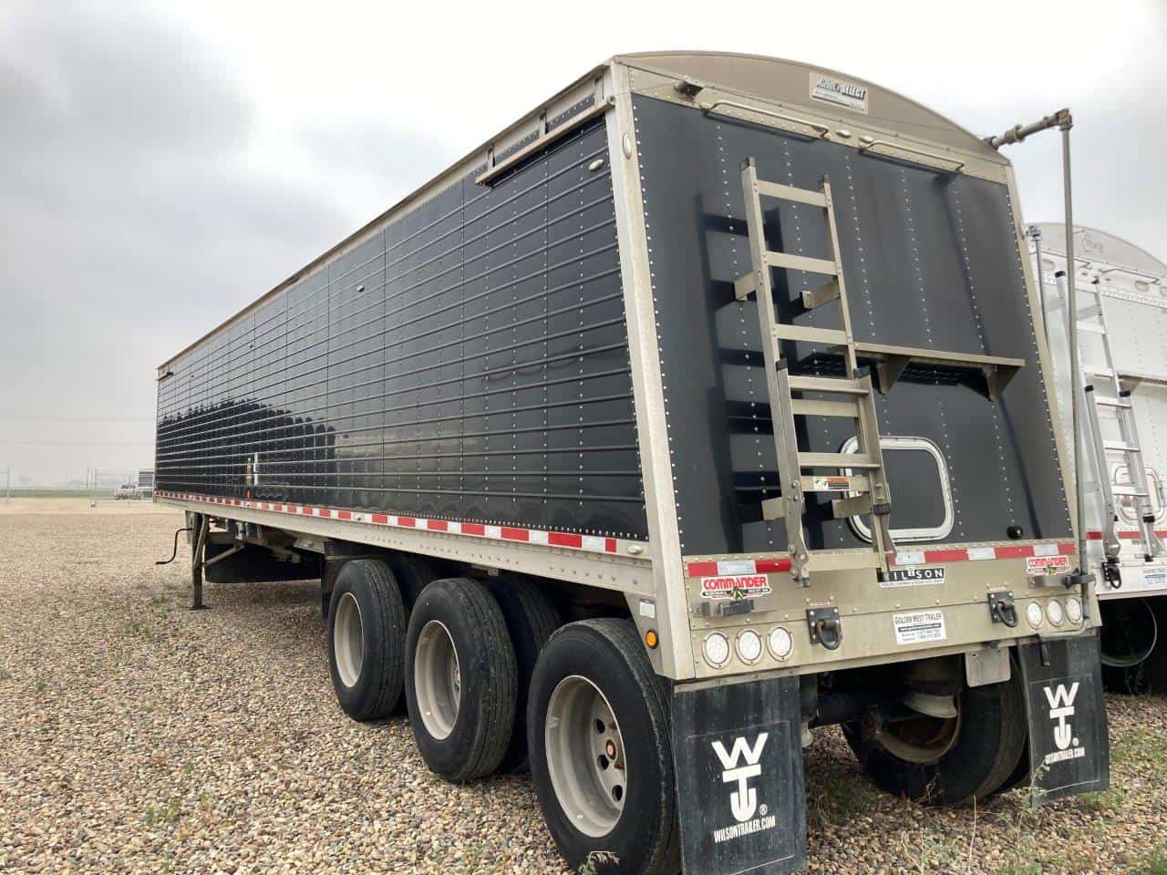 Hopper / Grain Trailers Archives - Golden West Trailer & Equipment LTD.